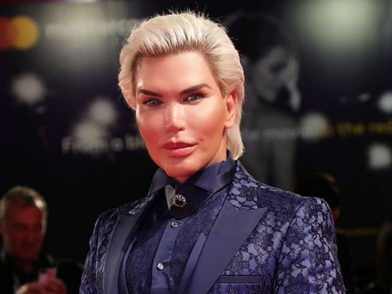 Así fue la transformación del "Ken humano" a mujer - Chapin Radios