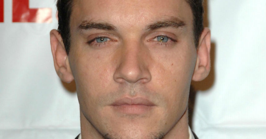 El actor Jonathan Rhys-Meyers fue arrestado tras provocar un accidente ...