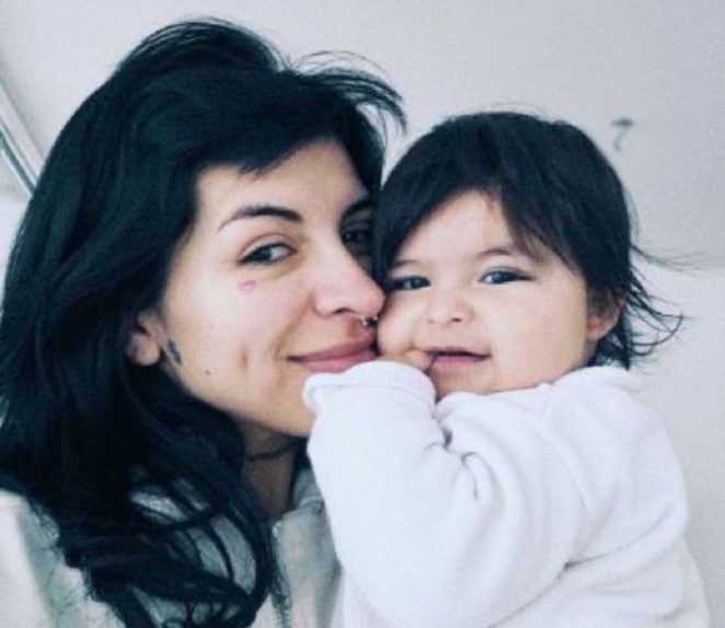 Cazzu comparte la primera foto de su hija Inti este 2025 - Chapin Radios