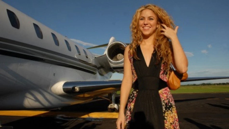 El nuevo jet de Shakira: lujo y comodidad en su gira “Las mujeres Ya No ...