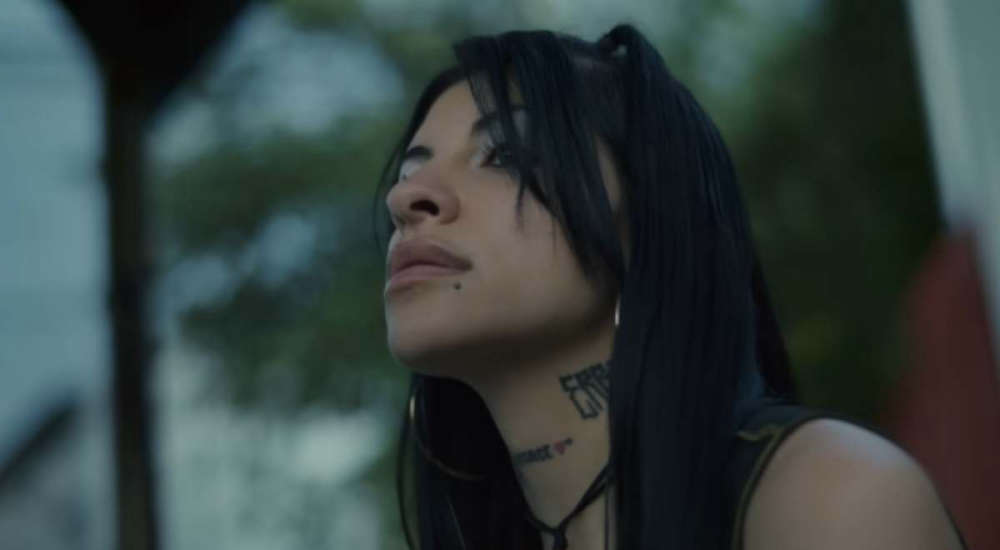 Cazzu rompe récords y logra el video más visto del 2025 con “Con Otra” - Chapin Radios